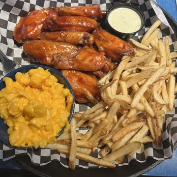 BLUE MOOSE BURGERS & WINGS - Updated November 2024 - 98 Photos & 98 ...