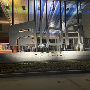 ALOFT WICHITA - Updated December 2025 - 115 Photos & 49 Reviews - 3642 ...