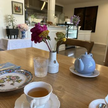 BUMBLEBEE FLOWERS & TEA - Updated August 2024 - 45 Photos & 29 Reviews - 141 N State St, Lake ...