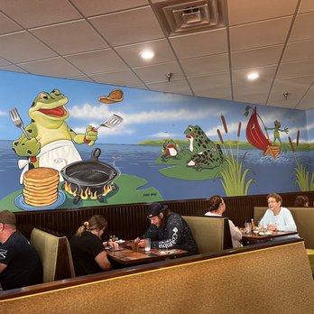 THE FROG POND DOWNTOWN ST. PETERSBURG - Updated March 2025 - 301 Photos ...