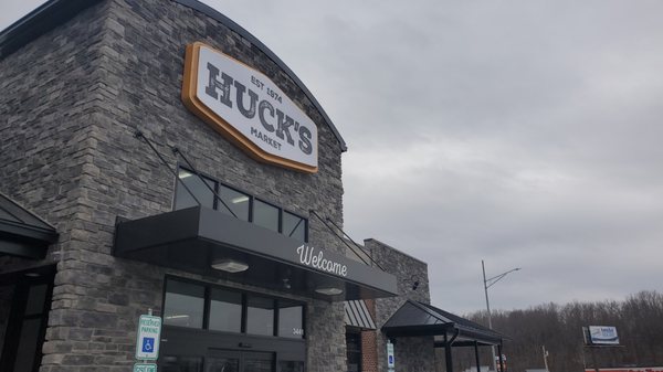 HUCK’S - Updated October 2025 - 14 Photos - 400 N Highway 61, Hannibal ...