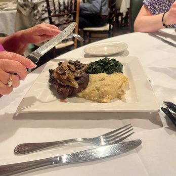 THE SMITHVILLE INN - Updated December 2024 - 206 Photos & 258 Reviews ...