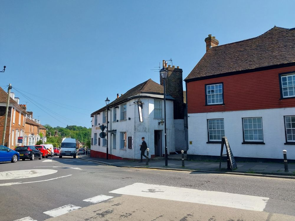 THE CHEQUERS - Updated January 2025 - Lower Lake, Battle, East Sussex ...