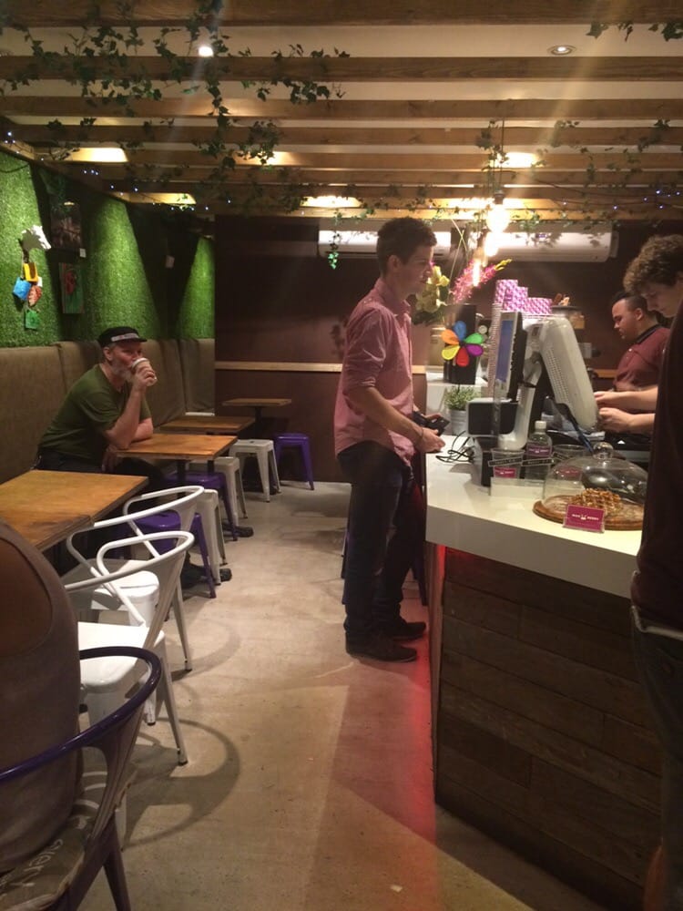 MOO BERRY - CLOSED - 160 King St, Newtown New South Wales, Australia ...