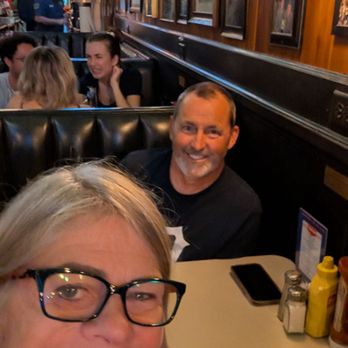 TUNE INN - Updated December 2025 - 362 Photos & 570 Reviews - 331 ...