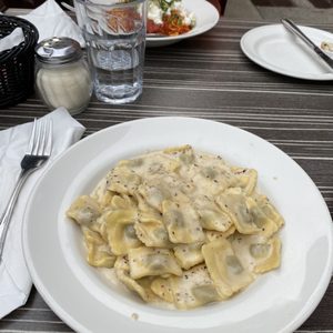 LULU PASTA BAR - Updated August 2025 - 27 Photos - 1346 Notre-Dame ...