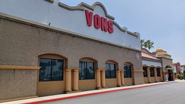VONS - Updated December 2025 - 67 Photos & 102 Reviews - 522 N Orange ...