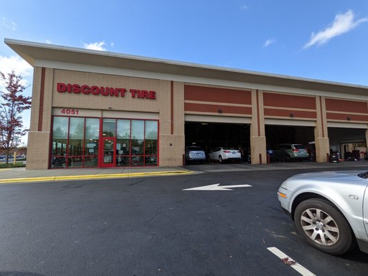 DISCOUNT TIRE - Updated November 2024 - 36 Photos & 110 Reviews - 4051 ...
