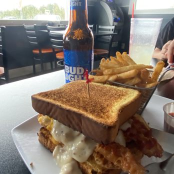 GREEN LANTERN TAVERN - Updated June 2024 - 114 Photos & 204 Reviews ...