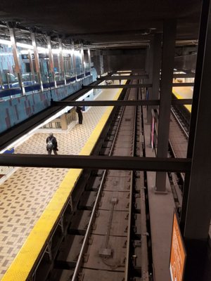 ST CLAIR WEST SUBWAY STATION - Updated December 2024 - 31 Photos - 370 ...