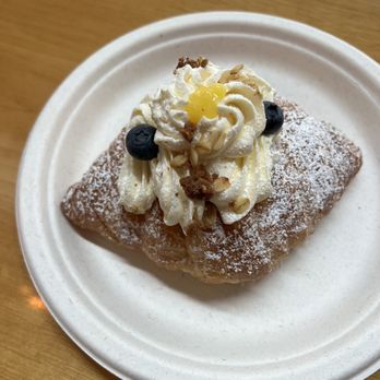 TRADESMAN COFFEE SHOP & LOUNGE - Updated September 2024 - 790 Photos ...