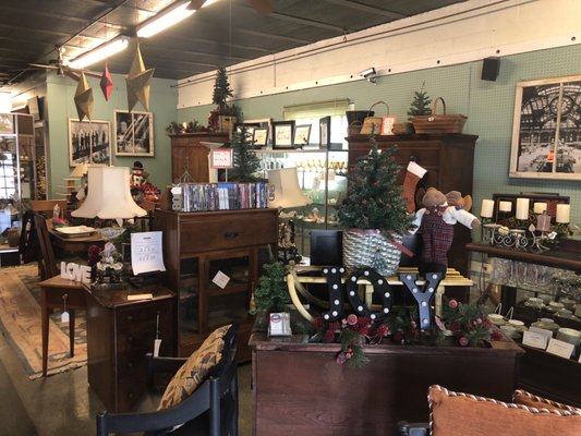 CHAMBLEE ANTIQUES & COLLECTIBLES - Updated October 2025 - 3509 Broad St ...