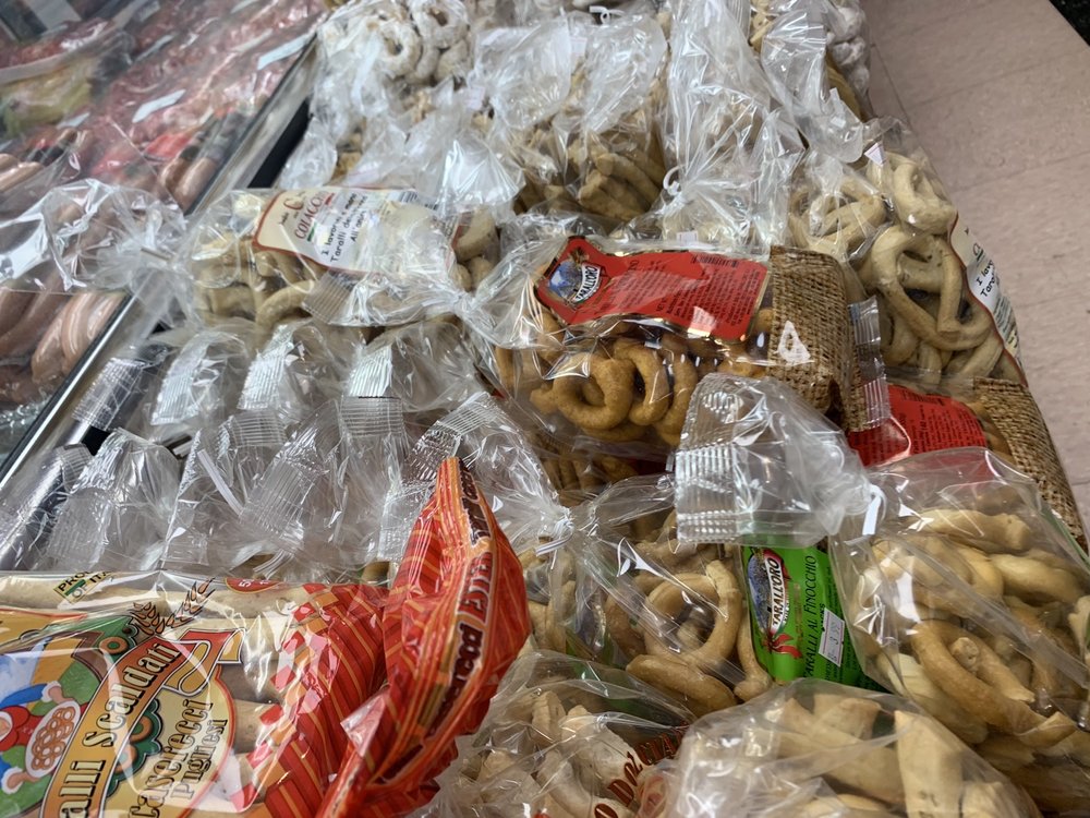 BELLA ROMA GOURMET DELI & CATERING - 26 Photos & 30 Reviews - 443 Lake ...