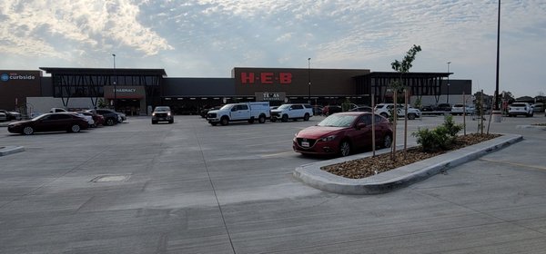 HEB - Updated December 2025 - 28 Photos - 16000 Woodland Hills Dr ...
