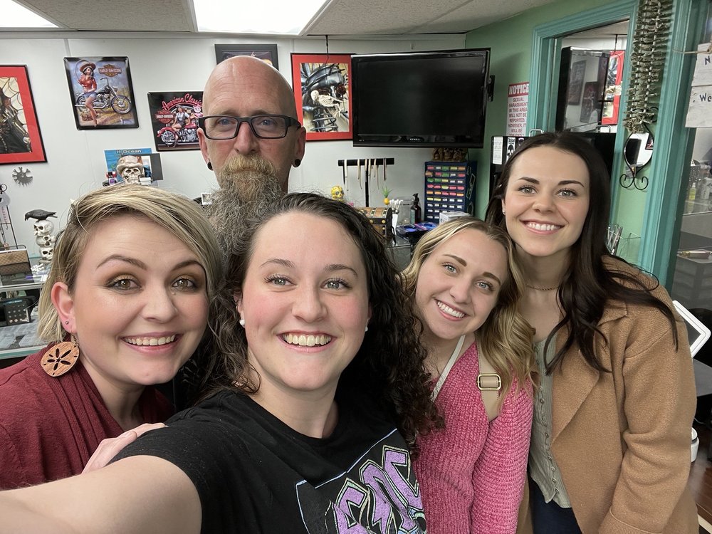 UNHINGED TATTOOS AND PIERCINGS - Updated September 2025 - 40 Photos ...