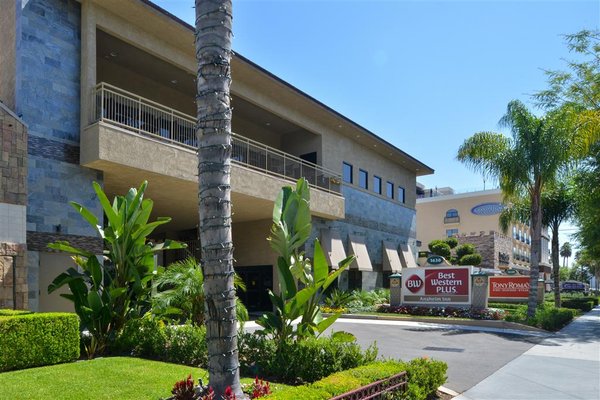 BEST WESTERN PLUS ANAHEIM INN - Updated December 2025 - 372 Photos ...