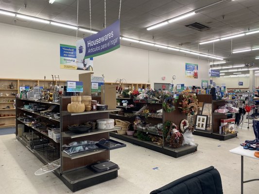 GOODWILL OF SOUTHWESTERN PENNSYLVANIA - 16 Photos & 46 Reviews - 2700 E ...