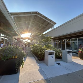 CHICAGO PREMIUM OUTLETS - Updated September 2025 - 424 Photos & 420 Reviews - 1650 Premium ...