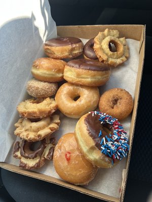 DONUT NOOK - Updated July 2024 - 65 Photos & 221 Reviews - 958 East Ave ...