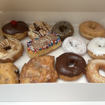 CARDIGAN DONUTS - Updated December 2025 - 20 Photos - 80 S 8th St ...