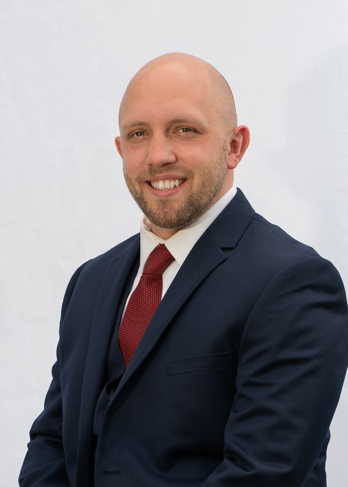 TOM HUNT REALTOR - Updated October 2025 - 527 3rd St, Eureka ...