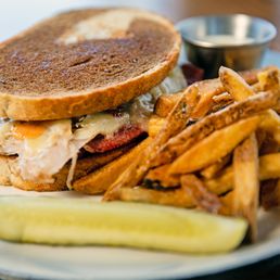 THE HUNGRY TOAD - Updated October 2025 - 96 Photos & 244 Reviews - 2543 ...