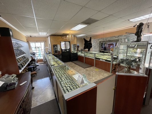 GOLD CONNECTION 559 - 39 Photos - 44 W Herndon, Fresno, California ...