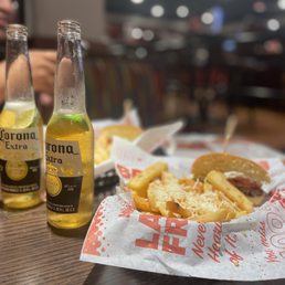 RED ROBIN GOURMET BURGERS AND BREWS - Updated December 2025 - 207 ...