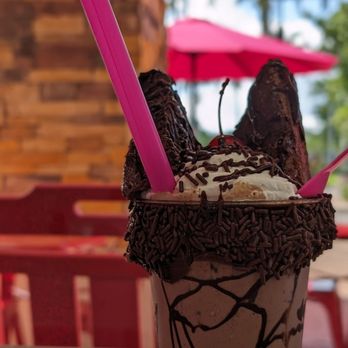 SCOOPS ICE CREAM & MILKSHAKE BAR - Updated March 2025 - 77 Photos & 41 ...