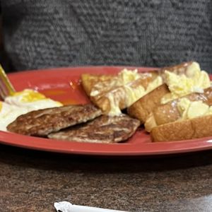 OAK TREE CAFE - Updated October 2025 - 6200 Oak Tree Blvd, Independence ...