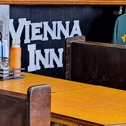 VIENNA INN - Updated July 2025 - 210 Photos & 447 Reviews - 120 Maple ...