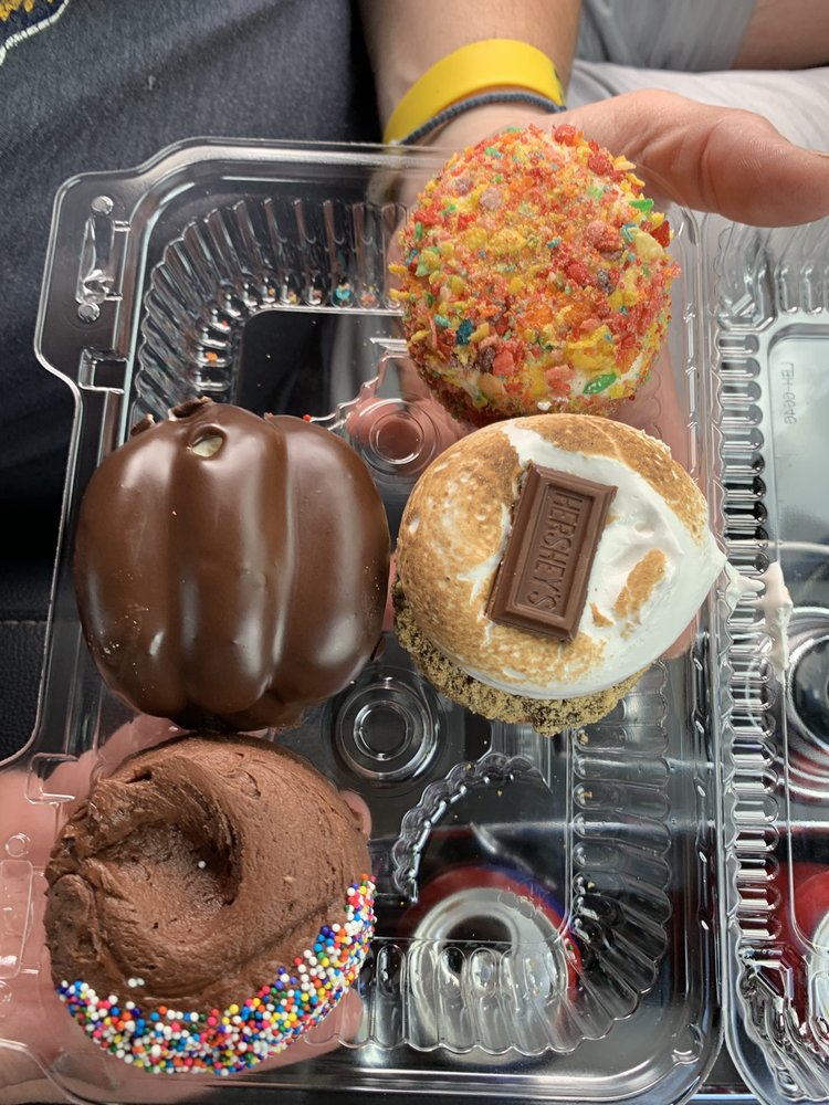 PINK ELEPHANT CUPCAKES - 38 Photos & 82 Reviews - 23301 Jefferson Ave ...