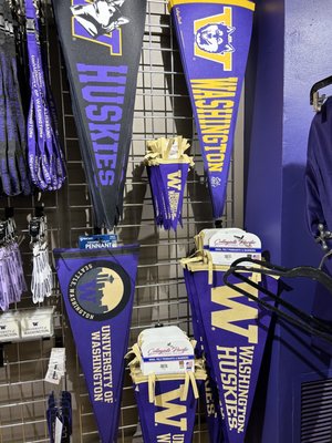 UNIVERSITY BOOK STORE - Updated June 2024 - 142 Photos & 187 Reviews ...