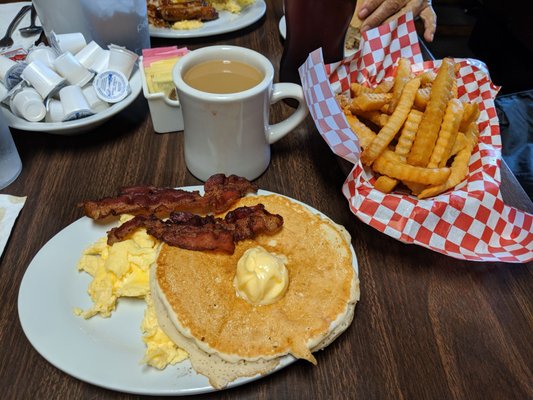 BRIDGEHEAD CAFE - 188 Photos & 278 Reviews - 2415 E 18th St, Antioch ...