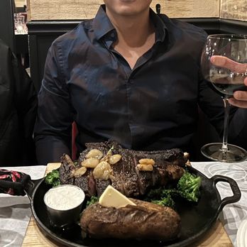 CAST IRON CHEF CHOP HOUSE & OYSTER BAR - Updated July 2024 - 748 Photos ...