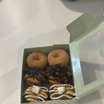 DAPPER DOUGHNUT - Updated September 2025 - 31 Photos & 15 Reviews - 604 ...