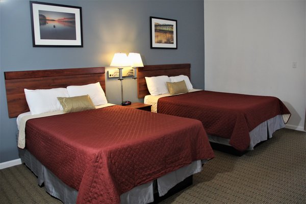 HIGH POINT MARINA AND LIGHTHOUSE INN - Updated October 2025 - 10 Photos ...