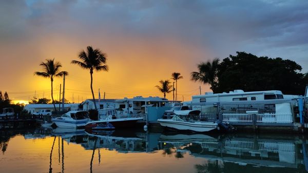 CASTAWAY WATERFRONT RESTAURANT & SUSHI BAR - Updated July 2024 - 708 ...