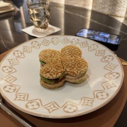 LE CAFÉ LOUIS VUITTON - Updated January 2026 - 1626 Photos & 208 ...