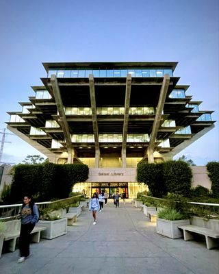 GEISEL LIBRARY - Updated October 2025 - 179 Photos & 75 Reviews - 9500 ...