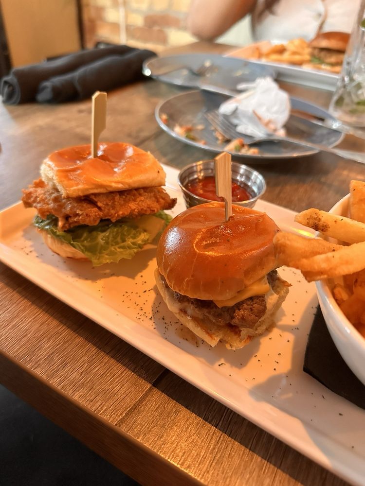 MADISON’S - Updated December 2025 - 147 Photos & 213 Reviews - 119 King ...