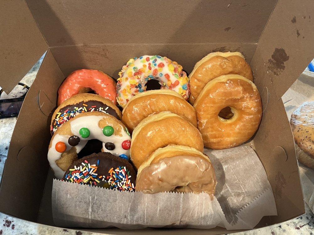 DK DONUTS & BURGERS - Updated July 2024 - 51 Photos & 92 Reviews - 1090 ...