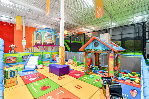 FUNVILLA - Updated December 2025 - 10 Photos - 335 Gage Avenue ...