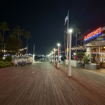 GLADSTONES - Updated June 2025 - 2516 Photos & 2471 Reviews - 330 S Pine Ave, Long Beach ...