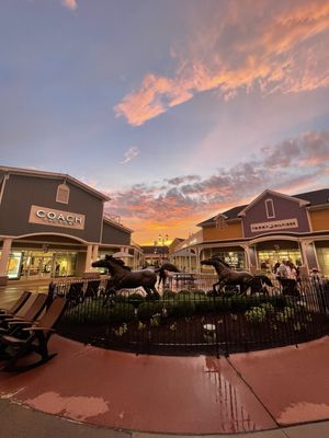 TANGER OUTLETS PITTSBURGH - Updated July 2025 - 82 Photos & 116 Reviews ...