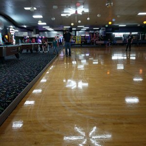 KATE’S SKATING RINK - 50 Photos & 17 Reviews - 1151 Skating Rink Dr ...