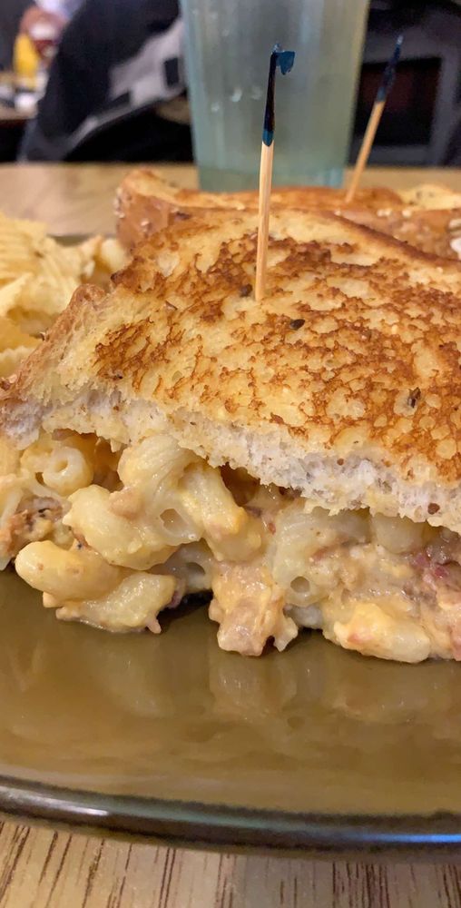 GATOR’S GRILLED CHEESE EMPORIUM - 112 Photos & 82 Reviews - 955 E ...