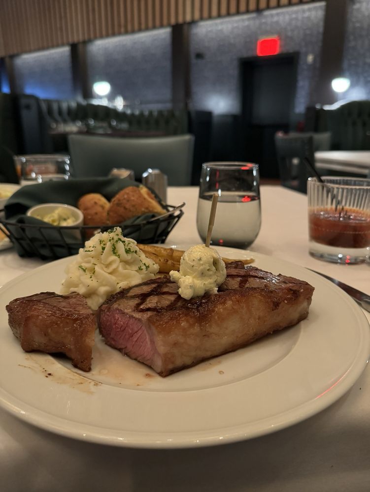 VILLAGE SUPPER CLUB - Updated April 2024 - 32 Photos & 94 Reviews ...