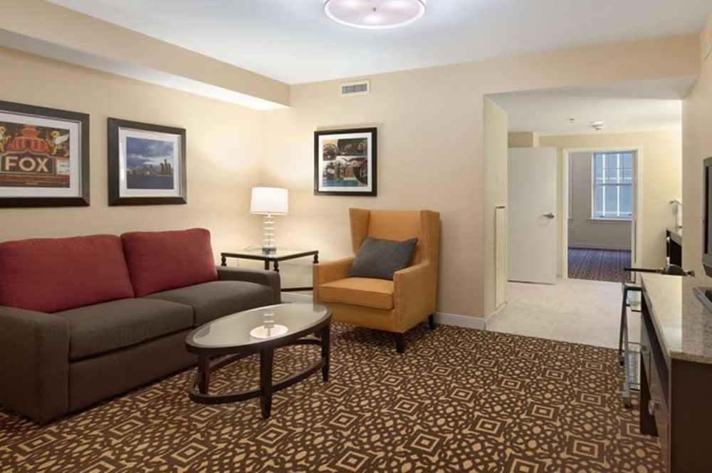 DOUBLETREE SUITES BY HILTON HOTEL DETROIT DOWNTOWN - FORT SHELBY - 293 ...