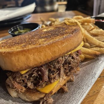 THE TIPSY OAK - Updated March 2025 - 927 Photos & 921 Reviews - 301 E ...